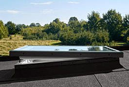 VELUX platdakraam solar ventilerend 150x150 cm prijs